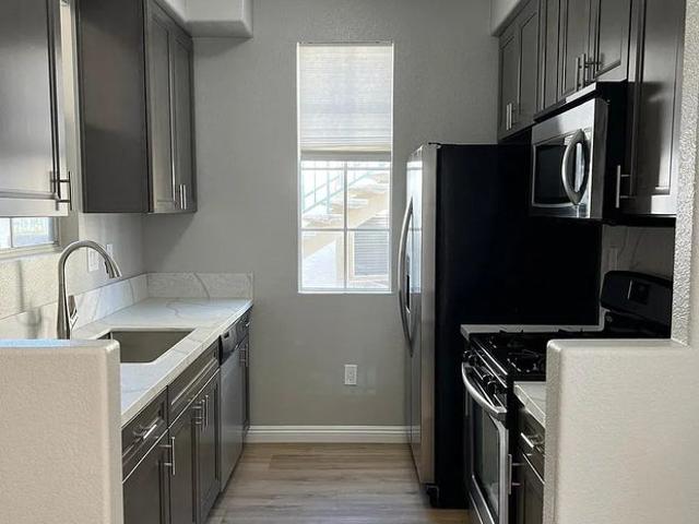 Modern 1 Bed Condo in San Diego_Available May 27th