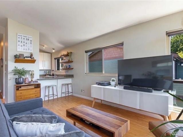 Modern 1 Bed Condo in Seattle | Available 0 | $mo