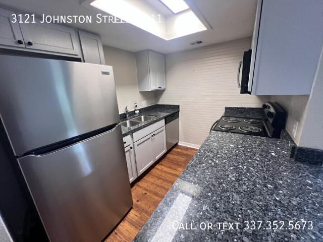 Modern 1 Bed Condo with Pool Access Walk to Moncus Park