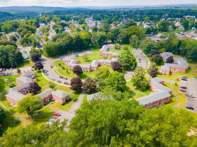 Modern 1 Bed Bath Condo in West Springfield_$mo