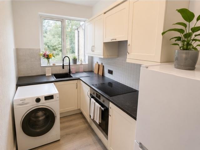 Modern 1 Bed First Floor Apartment in Luton Town Centre