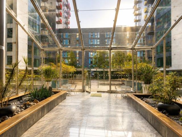 ⭐ Modern 1 Bed Flat | 5 Min to South Quay DLR