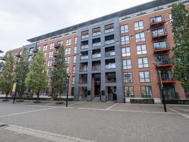 Modern 1 bed flat to let within the sought after Royal Arsenal Riverside development 0.1 from Elizabeth line