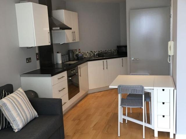 Modern 1 Bed Flat, West St, Sheffield S1