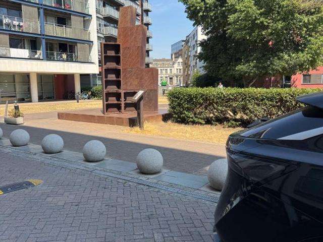 Modern 1 Bed Flat by Deptford Bridge DLR
