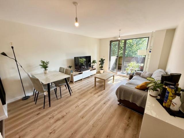 Modern 1 Bed Flat in City Centre Short term let