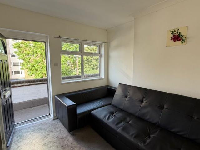 Modern 1 Bed Flat in Leyton E10