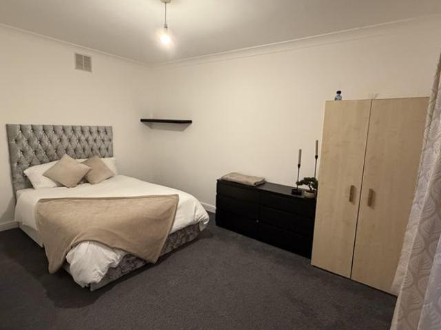 Modern 1 Bed Flat in Leyton E10