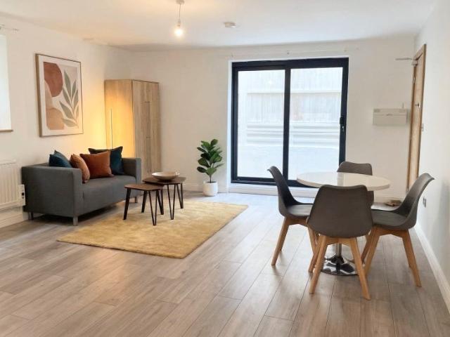 Modern 1 bed flat, Stamford Hill NOW