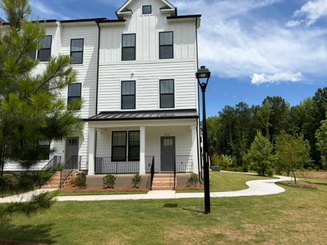 Modern 1 Bed Townhouse Room in CharlotteNC_Availa