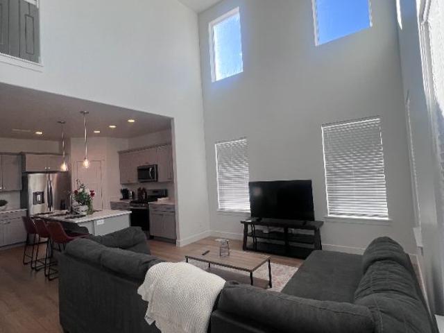Modern 1 Bed Townhouse Room in Lehi