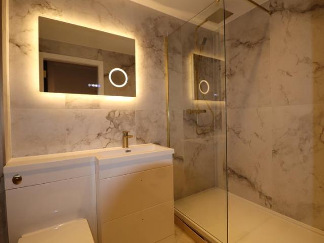 Modern 1 Bedroom New Build Apartment To Let – L13