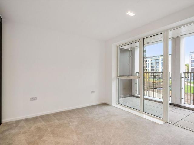Modern 1 bedroom apartment to rent in a new development located in North Kensington, W10