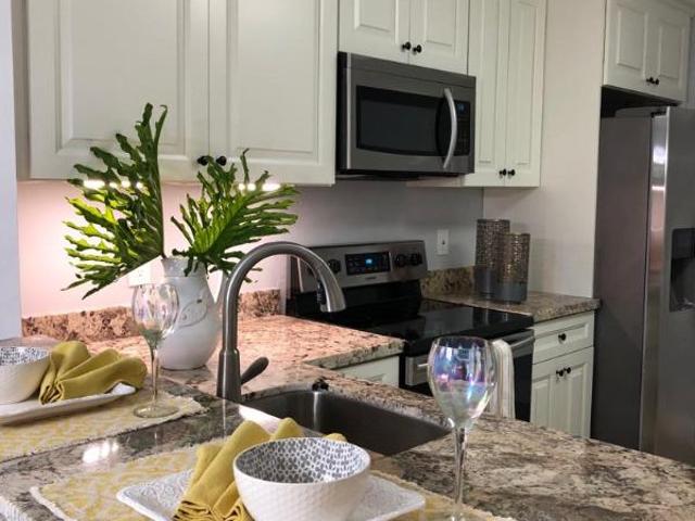 MODERN 1 BEDROOM ApartmentMall Near ByCommunity FU