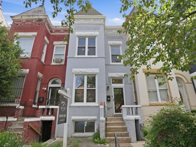Modern 1 Bedroom English Basement Apartment Near U