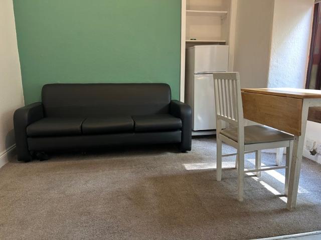 Modern 1 bedroom furnished apartment