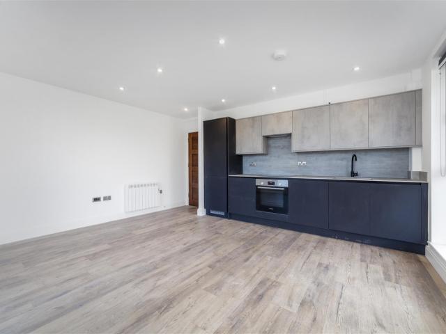 1 bed flat to rent Park House, New Malden KT3