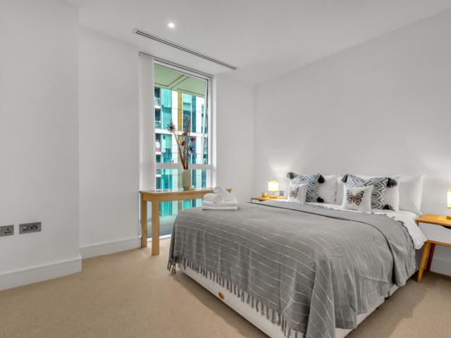 Modern 1 bedroom flat in Canary Wharf near Harbour Way Has an Apartment