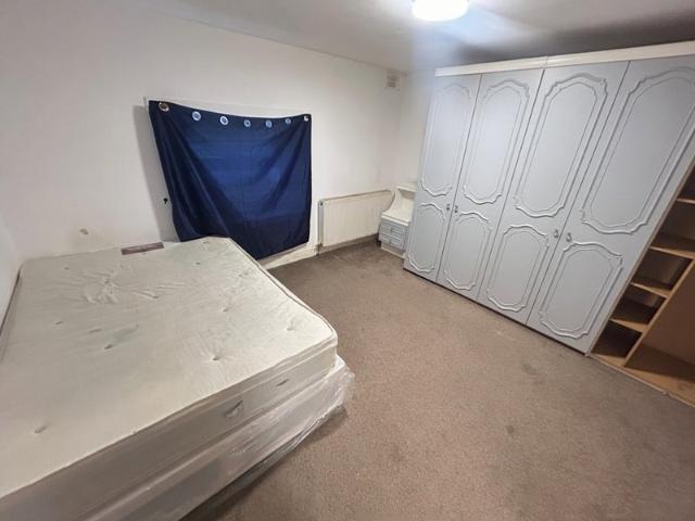 Modern 1 Bedroom Flat Located Near Westfield E15