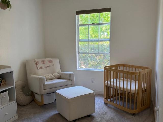 Modern 1 room for rent Condo in Oceanside_Availabl