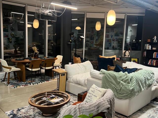 Modern 2 BD/ 2 BA Loft Apt 1850 sqft