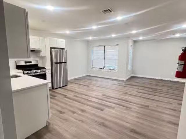 Modern 2 Bed/1 Bath Unit in Paterson Available May 2024 $220.