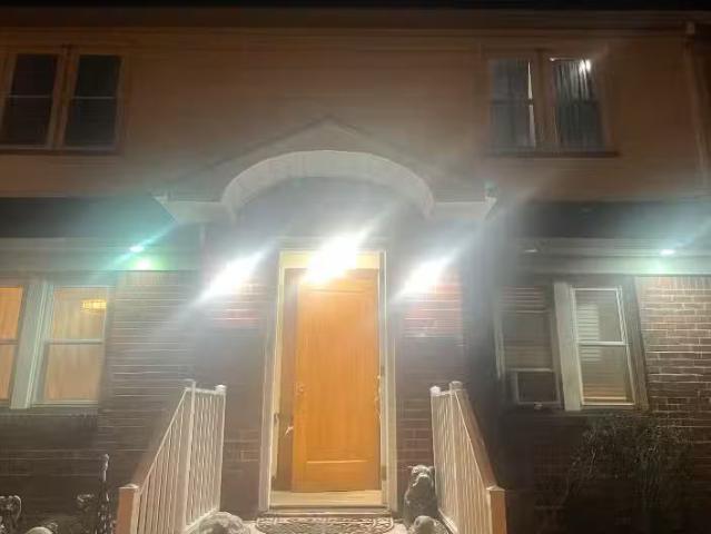 Modern 2 Bed/1.5 Bath Unit in Clifton, NJ Available 4/1 $320.