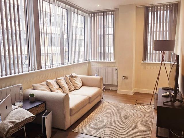 Modern 2 bed/2 bath apartment beside Bromley South