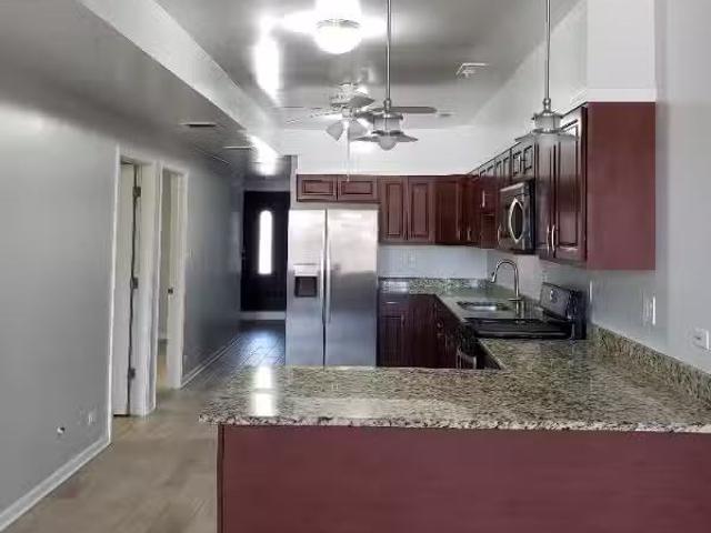 Modern 2 Bed 1 Bath in Chicago Available 08/01 $1700/mo 161.