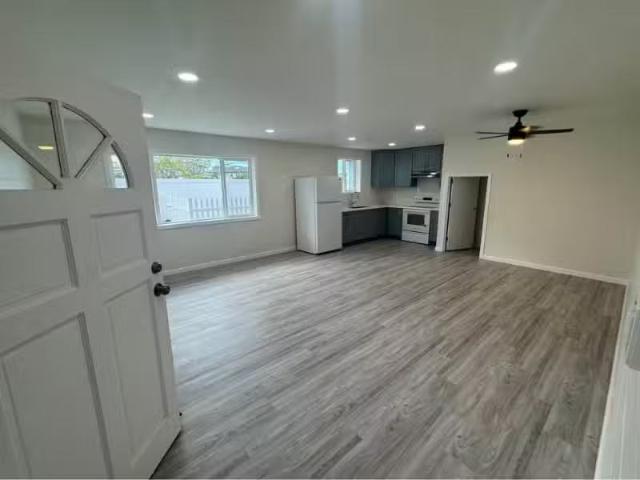 Modern 2 Bed, 1 Bath Unit in Waipahu Available 6/1/2025 $220.
