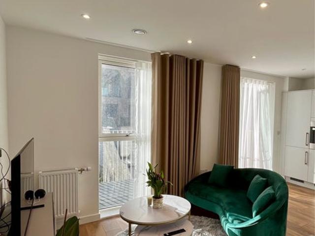 Modern 2 bed 2 bath flat