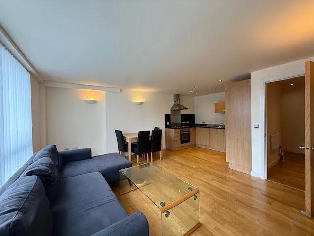 Modern 2 Bed 2 Bath Flat in Deansgate, discounted