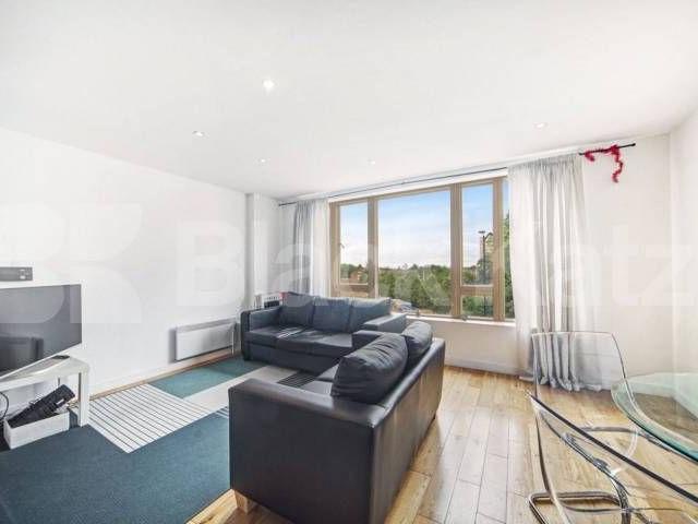 Modern 2 bed 2 bath property within a secure new development