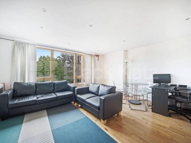 Modern 2 bed 2 bath property within a secure new development