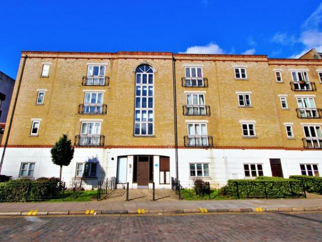 Modern 2 bed, 2 bath, Whitechapel E1
