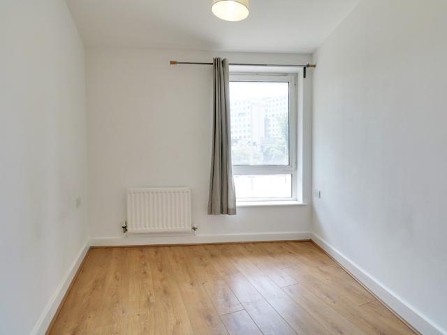 Modern 2 Bed Apartment in Greenwich, Steps away from the DLR