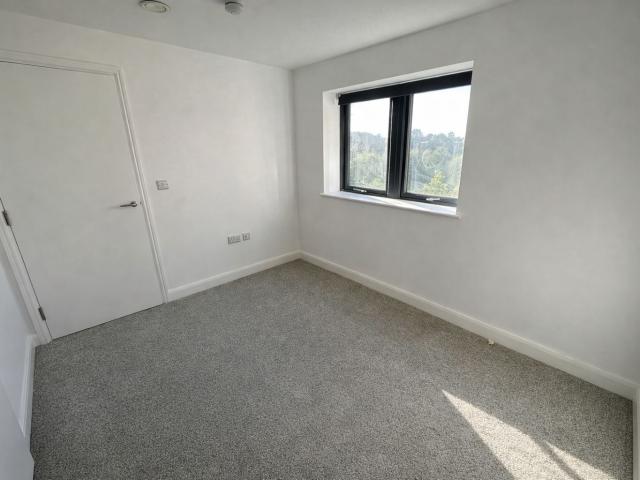 Modern 2‑Bed Apartment in Luton – Available Now