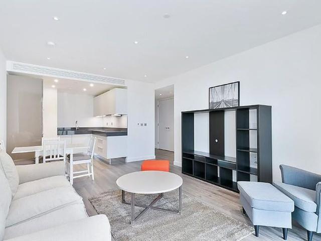 Modern 2 bed apartment to rent in Aldgate