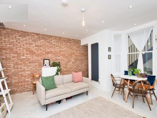 Modern 2 Bed Flat Gardens Hackney E5 | Jul 26