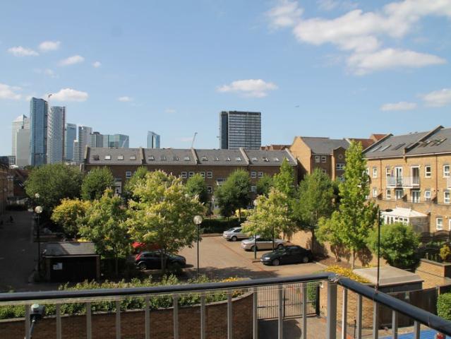 Modern 2 bed flat near Canary Wharf