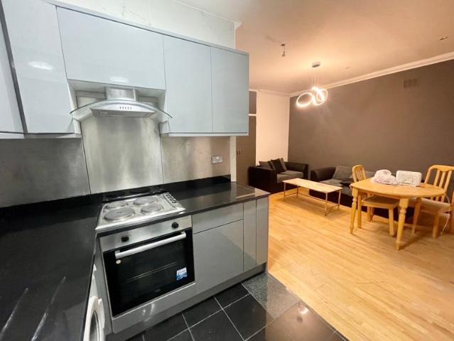Modern 2 bed flat on West Kensington
