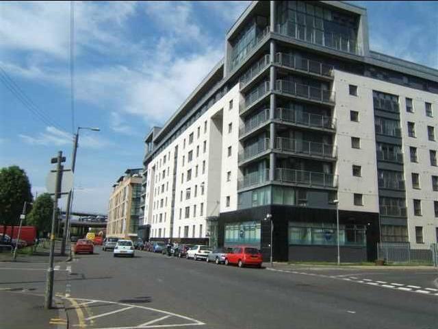 Modern 2 bed fully furnished/Re furbished Flat in