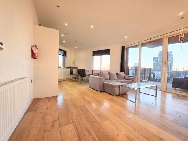 Modern 2 Bed in Bow W Balcony