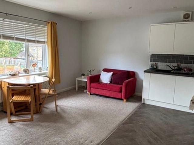 Modern 2‑Bed Maisonette