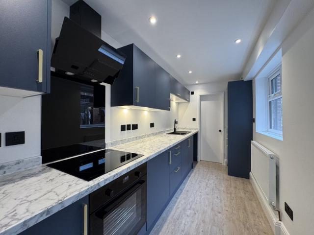 Modern 2 Bedroom Mid Terrace with En Suite –