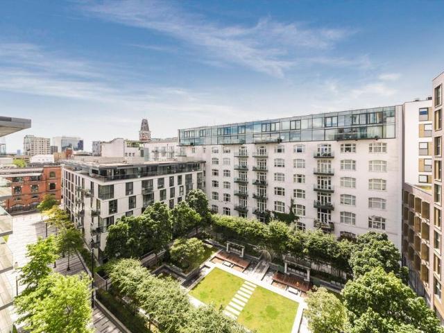 Modern 2 bedroom apartment to rent in Perilla House, Goodman's Fields E1