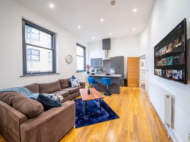 Modern 2 Bedroom Apartment Has an Apartment