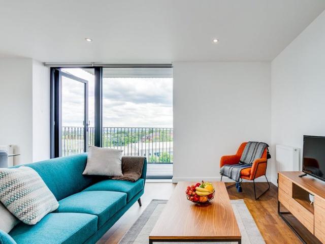Modern 2 bedroom furnished apartment in North Acton