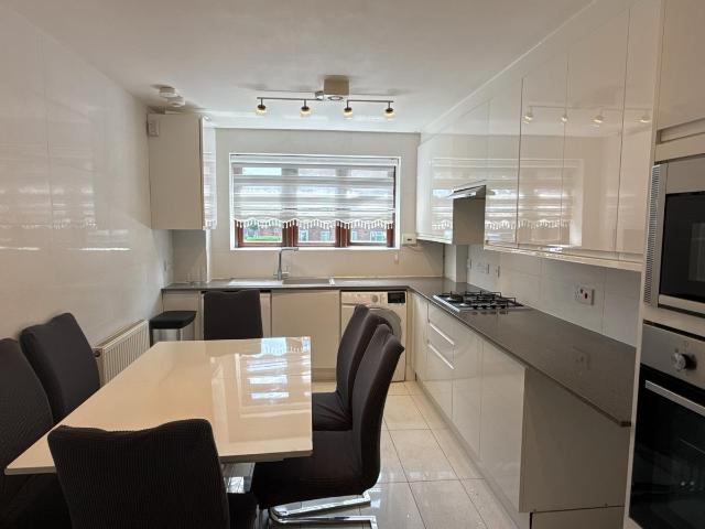 Modern 2 Bedroom First Floor Flat with Large Balcony