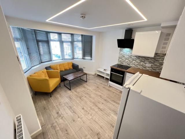 Modern 2 Bedroom Flat in Hendon